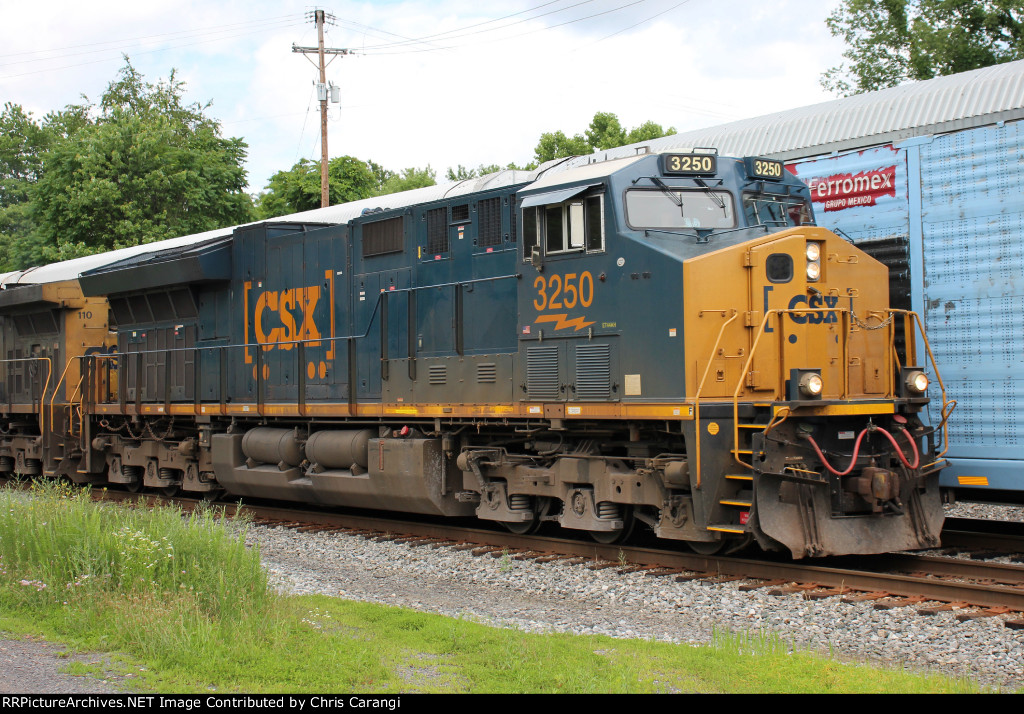 CSXT 3250 on Q372-19